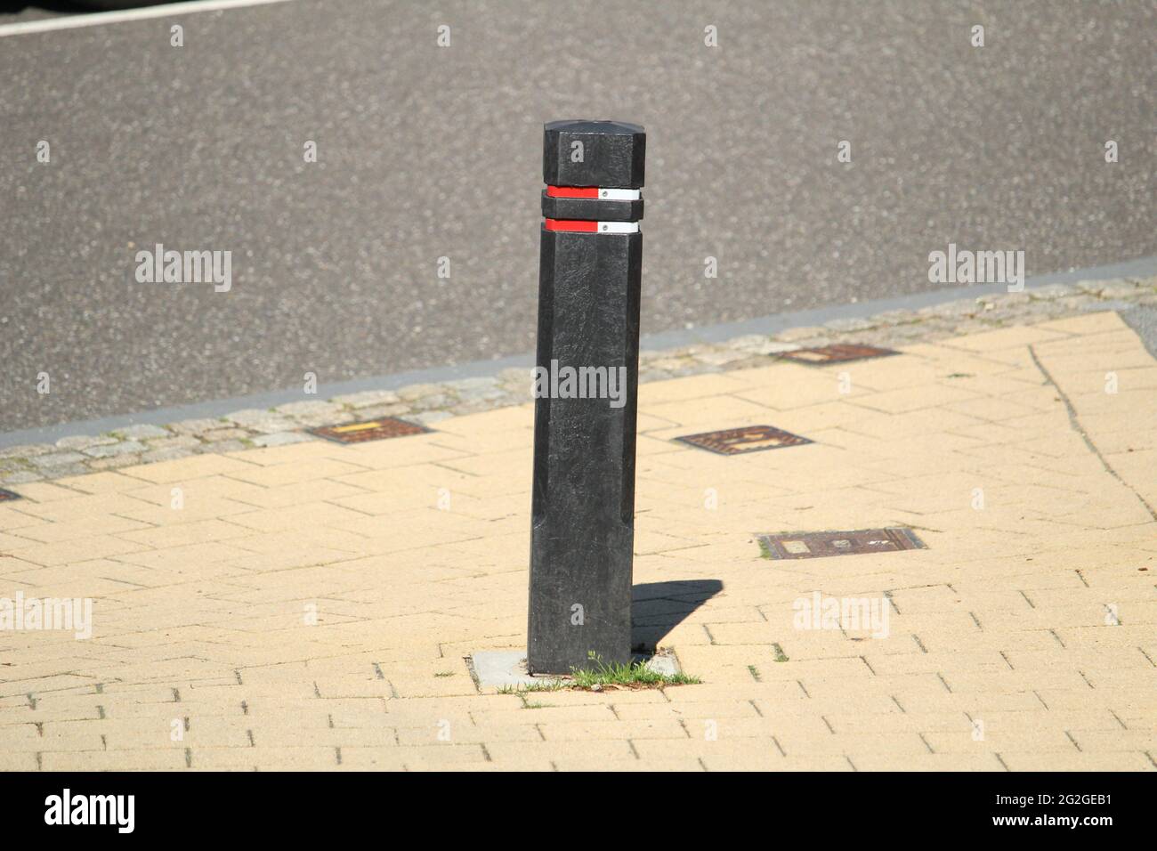 Bollard pavement hi-res stock photography and images - Alamy