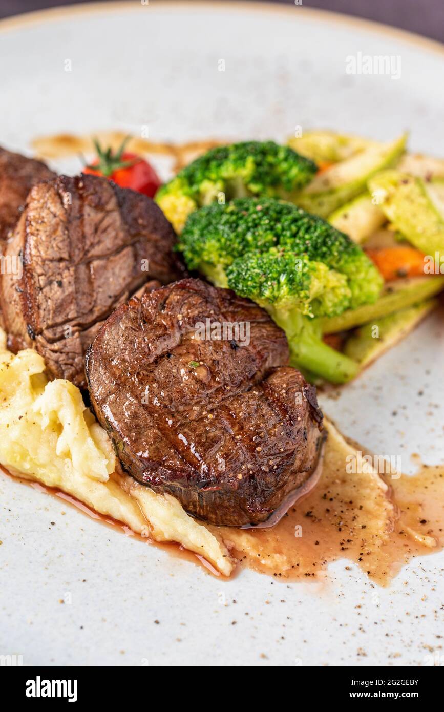 Filet mignon on plate hi-res stock photography and images - Alamy