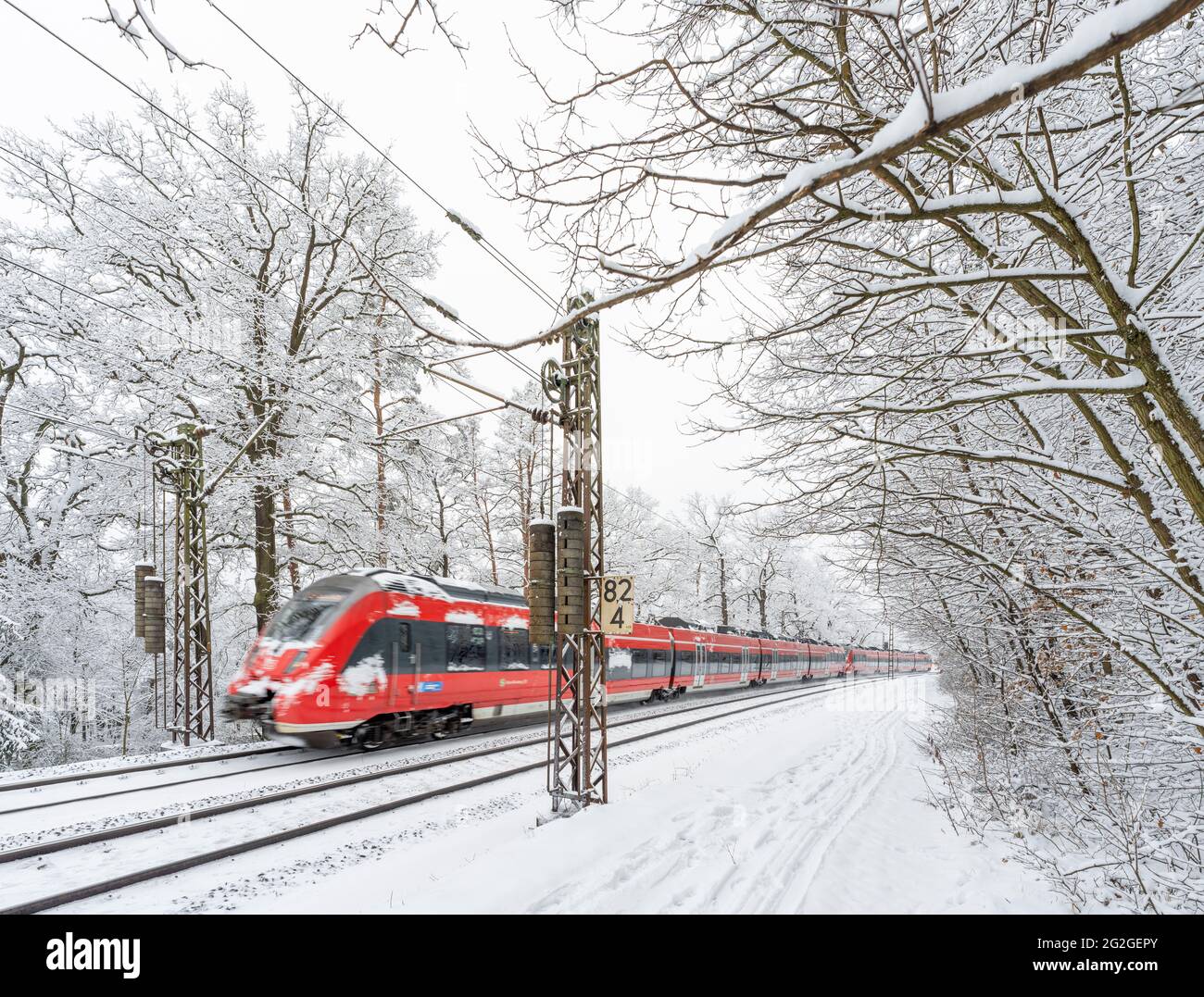 Train in winter hi-res stock photography and images - Alamy