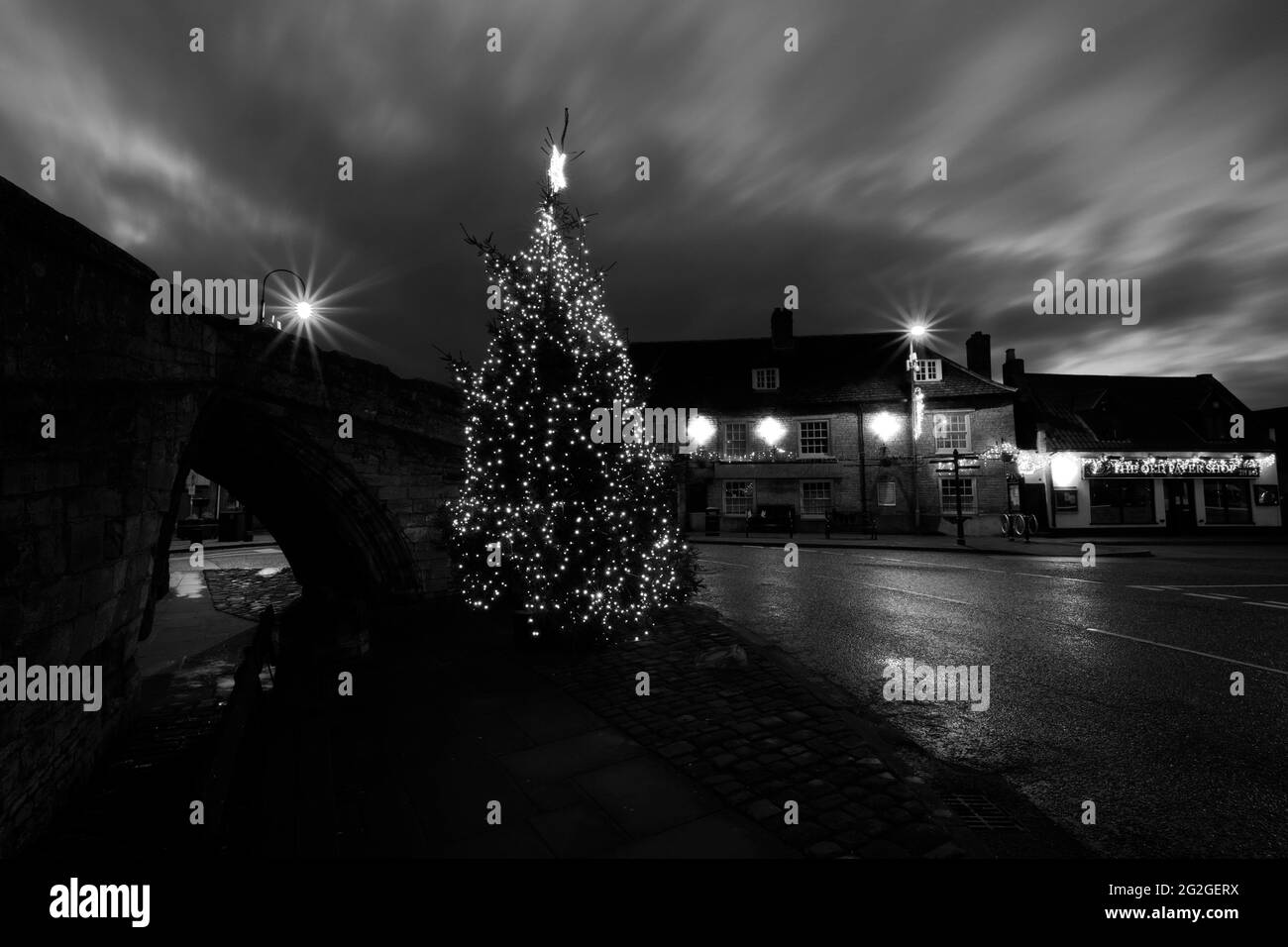 Christmas lights and tree, Trinity Bridge, a 14th Century three-way ...