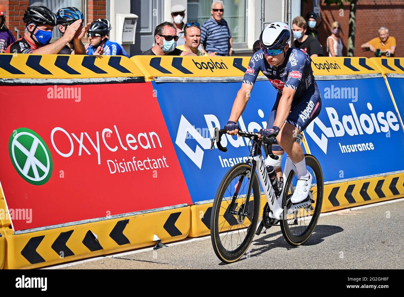 Finish line after hi-res stock photography and images - Alamy