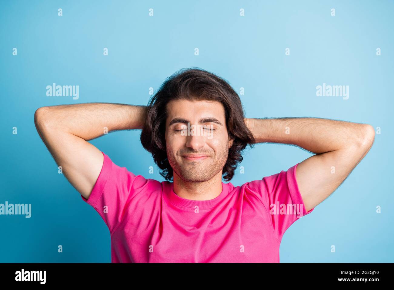 Male model arms behind head hi-res stock photography and images - Alamy