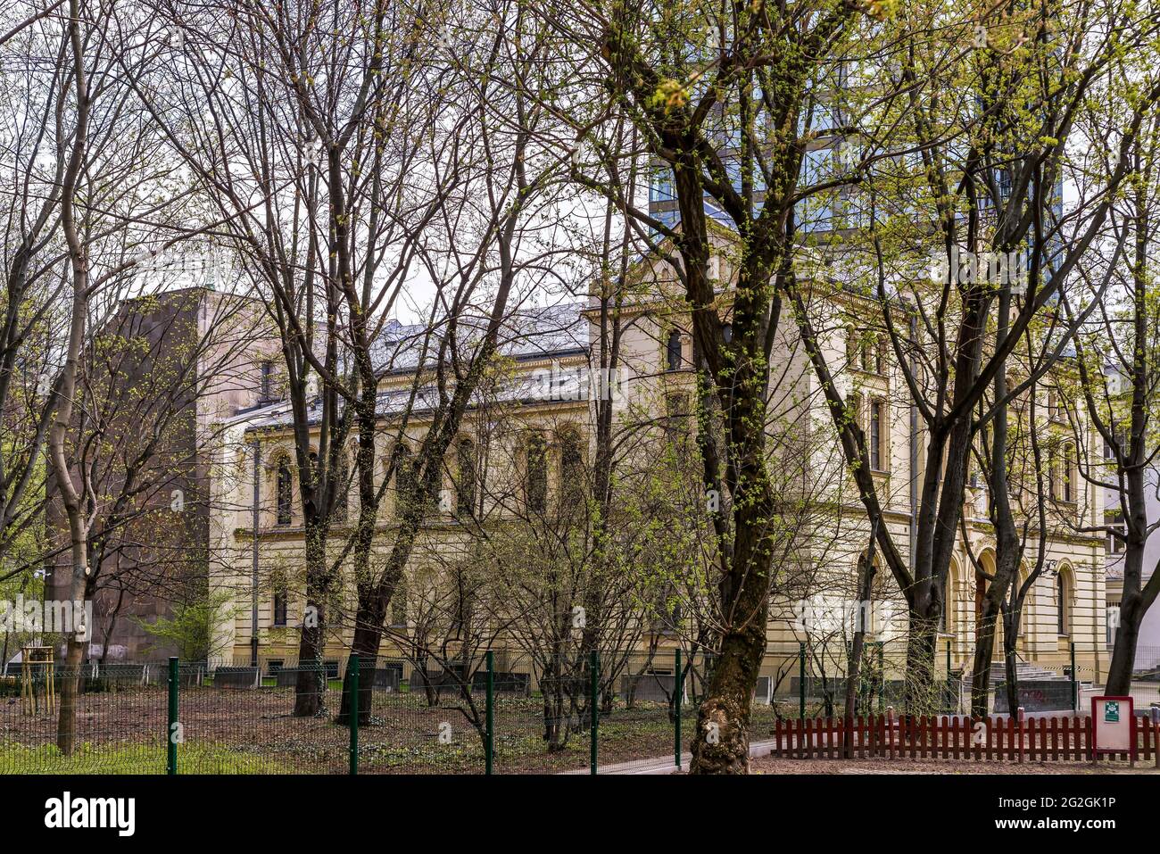 Neo romanesque synagogue hi-res stock photography and images - Alamy