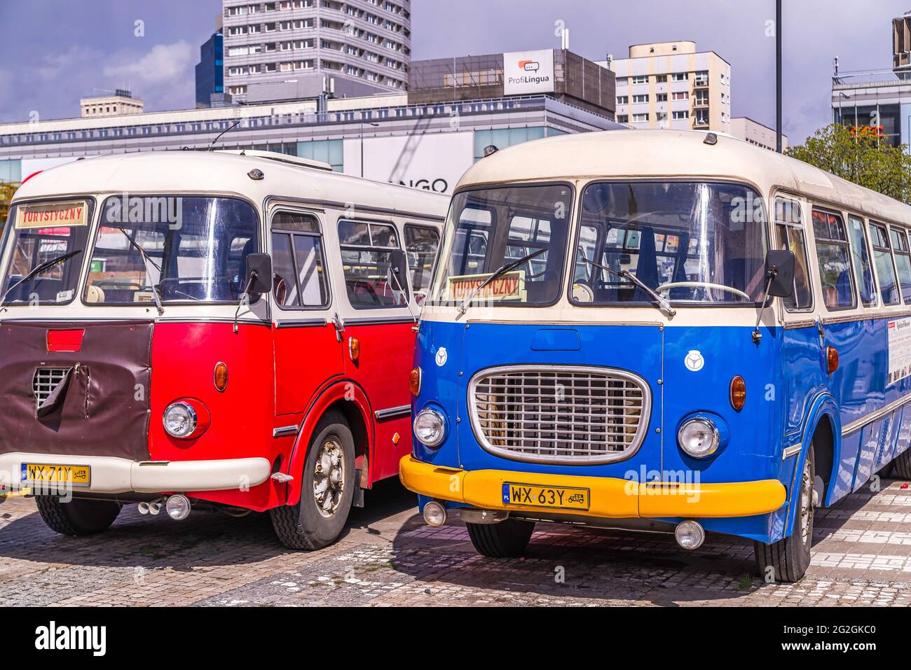 Retro streetscape hi-res stock photography and images - Alamy