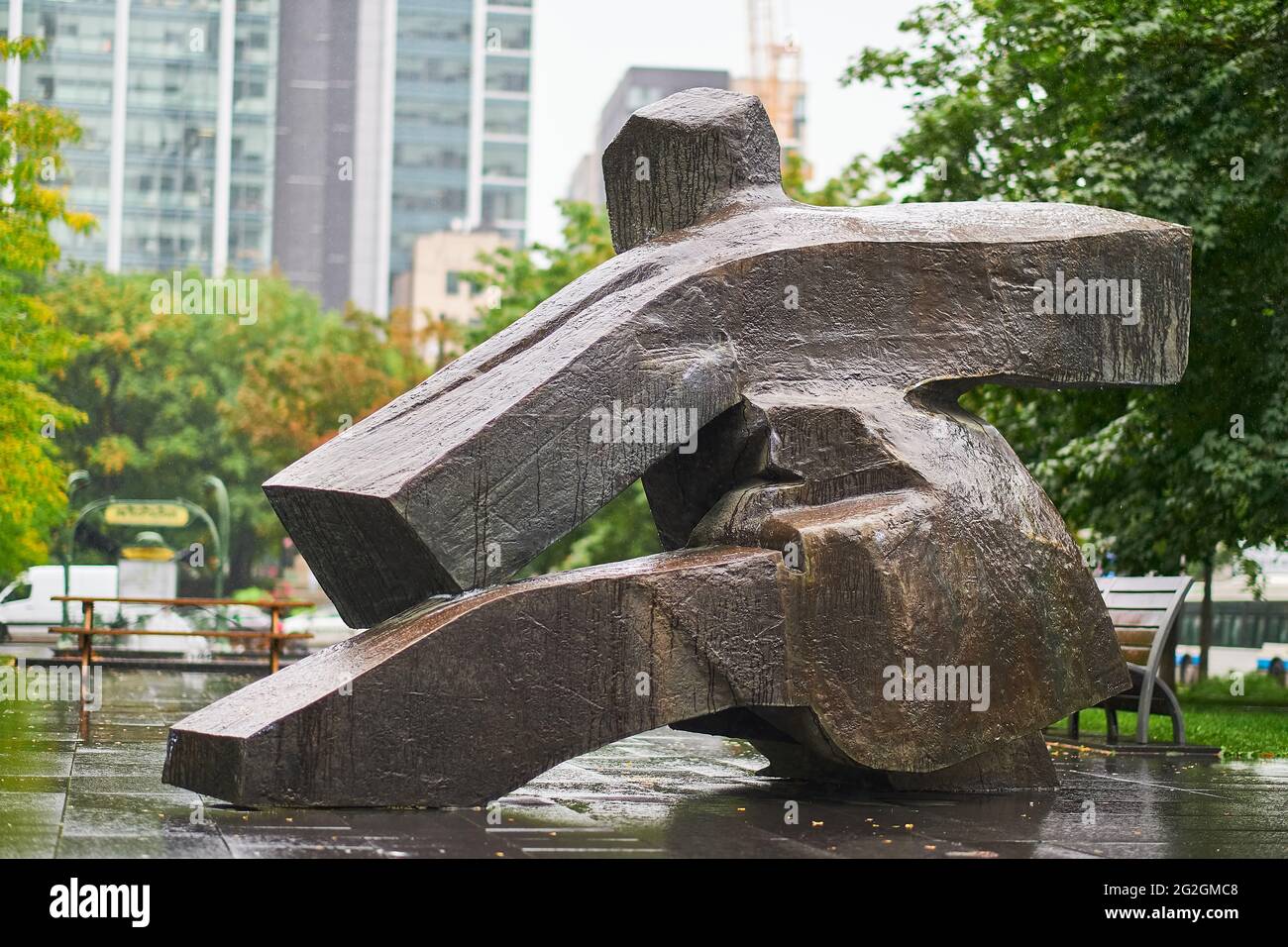 Ju ming sculptor hi-res stock photography and images - Alamy