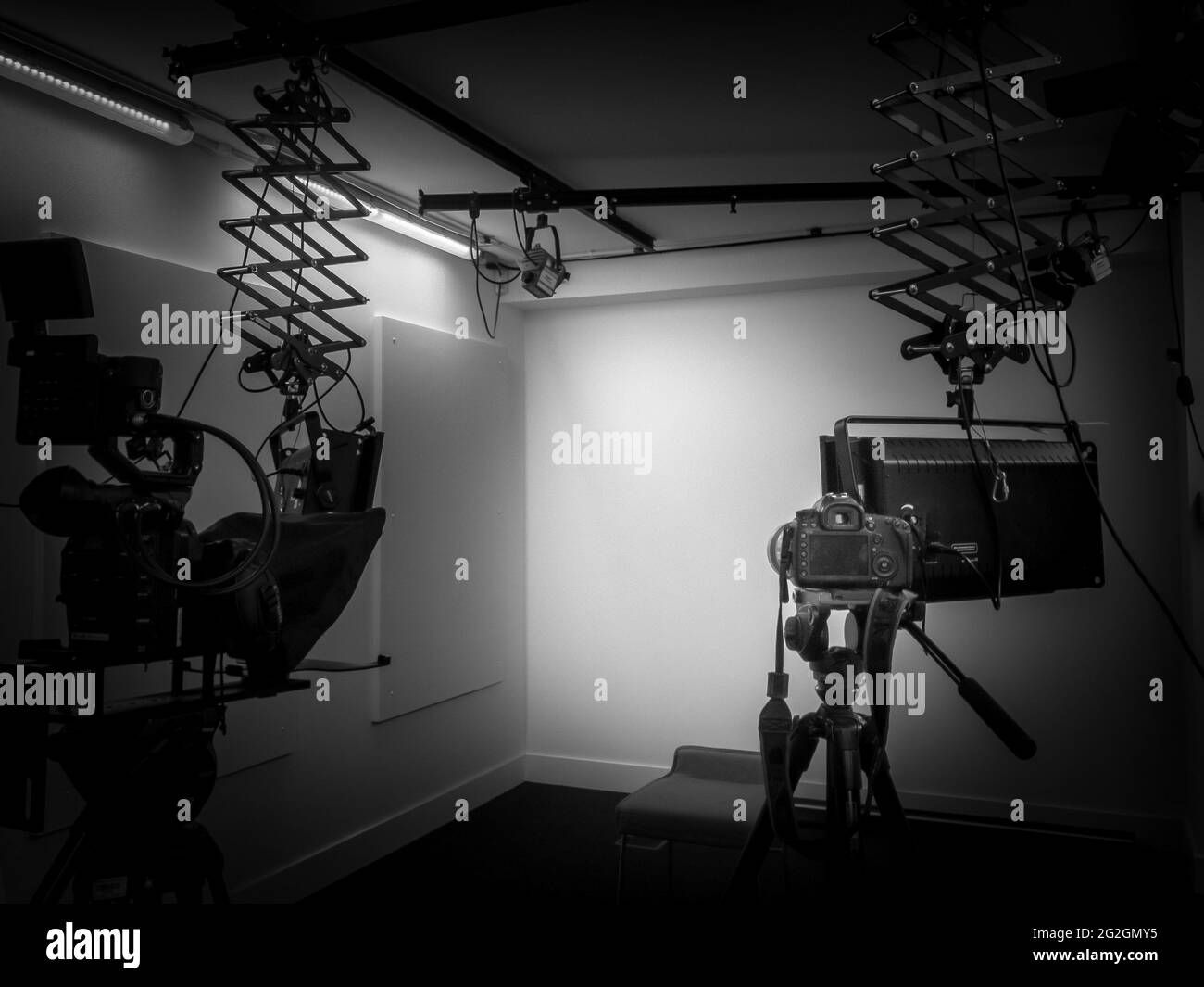 Set up camera studio hi-res stock photography and images - Alamy