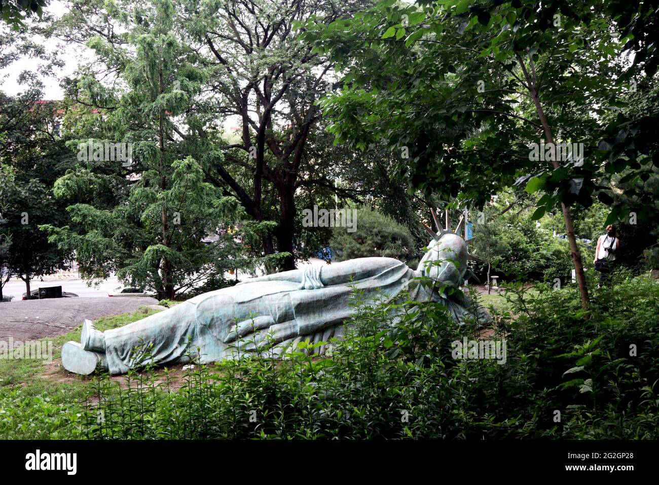 Reclining human figure hi-res stock photography and images - Alamy