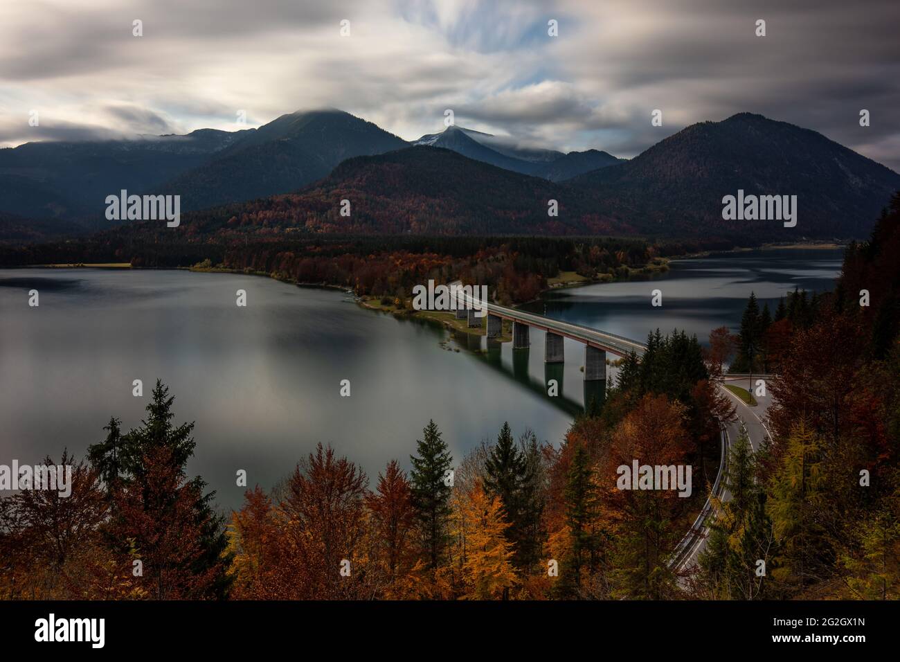 The bridge over the Sylvenstein reservoir Stock Photo - Alamy