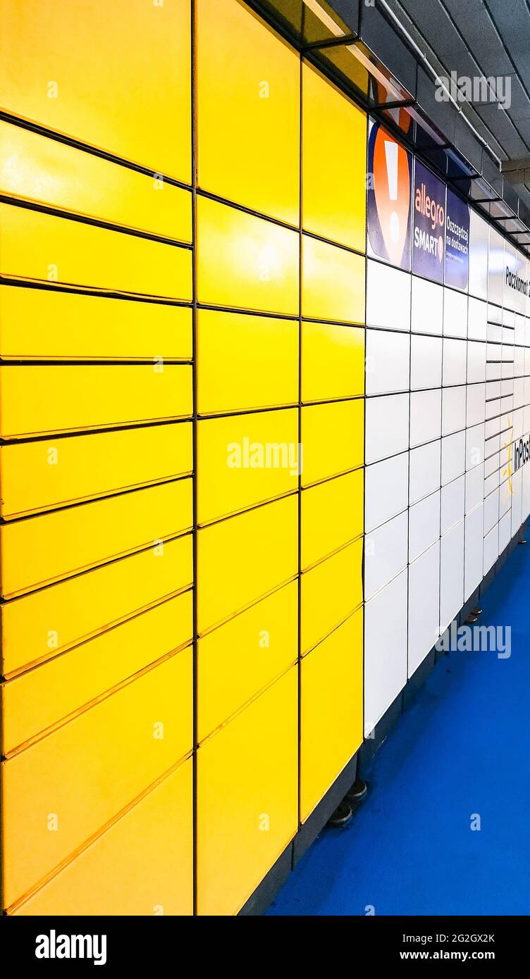 Parcel locker hi-res stock photography and images - Alamy