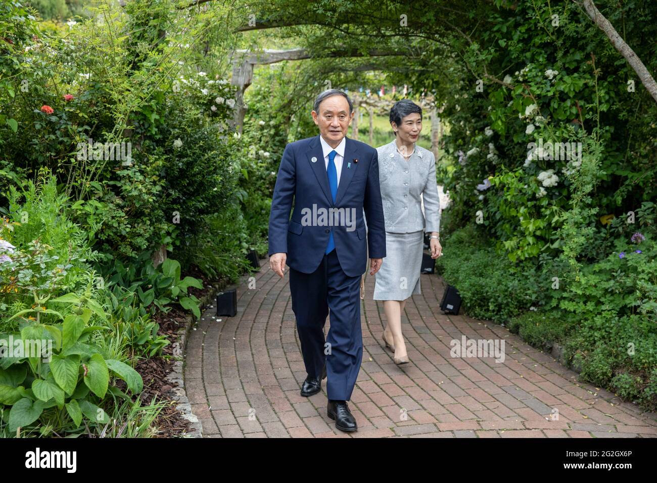Japanese Prime Minister Yoshihide Suga and wife Mariko attend a ...