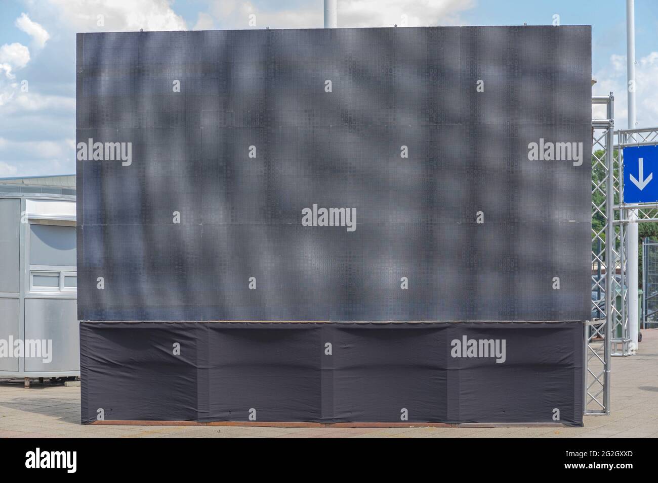 Big led screen hi-res stock photography and images - Alamy