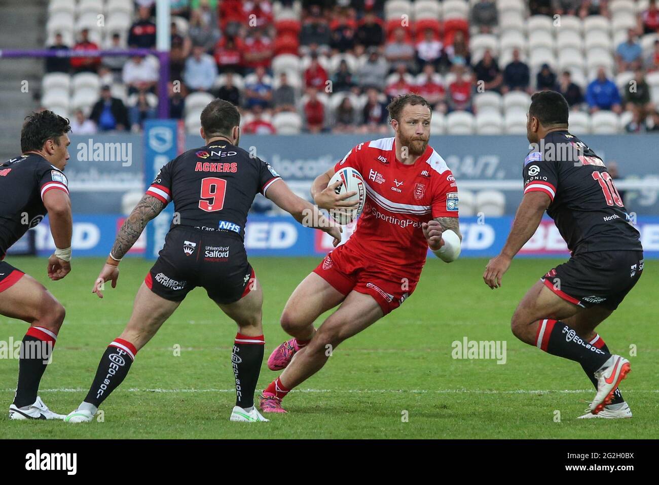 Korbin Sims (10) of Hull KR runs at the Salford defence in, on 6/11 ...