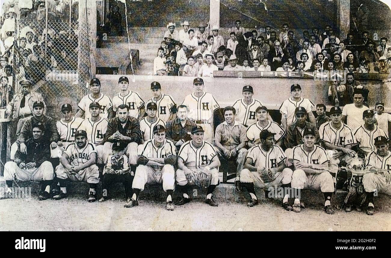 Naranjeros de Hermosillo team. Group photo of the baseball team. Old ...