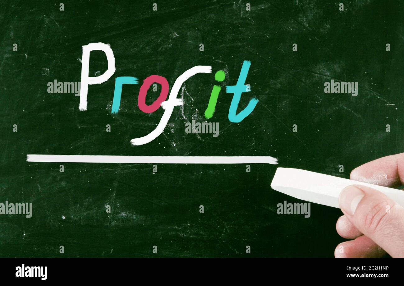 Colorful note "Profit" on the blackboard; a male hand highlighting the quote Stock Photo - Alamy
