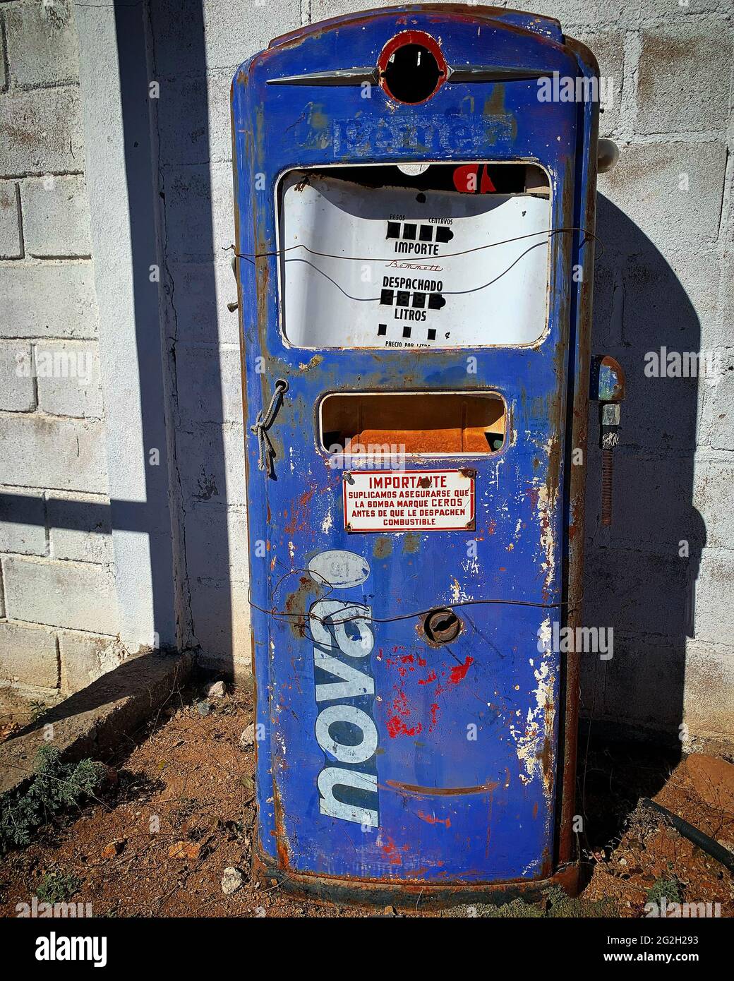 Old gasoline dispenser machine in gas station in Sierra de Sonora ...