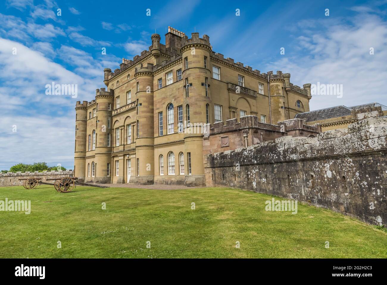 Scotland. Culzean Castle main building with Napoleonic era artillery ...