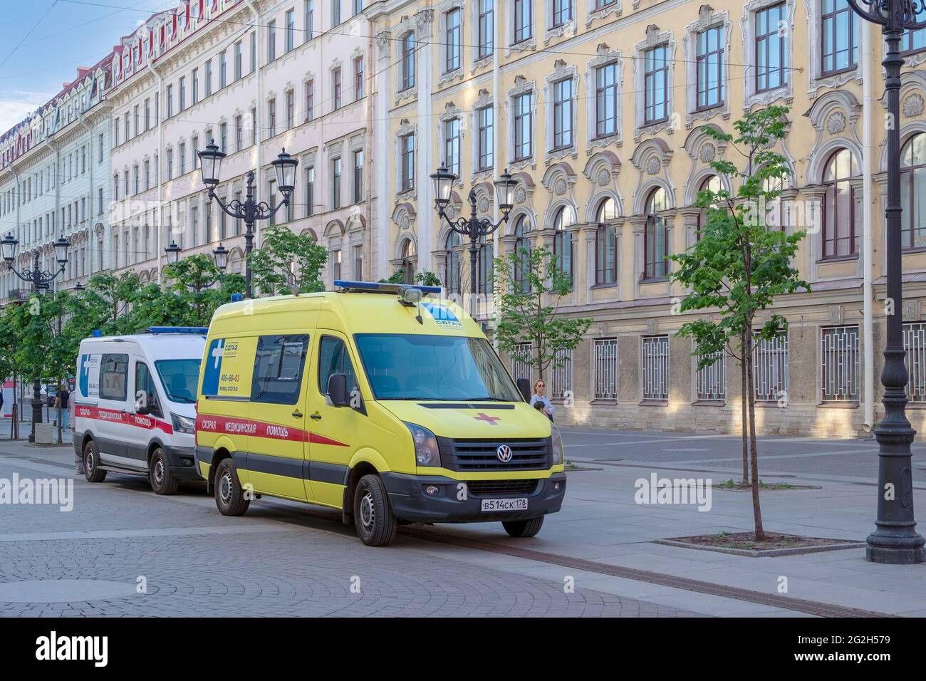 Modern ambulance hi-res stock photography and images - Alamy
