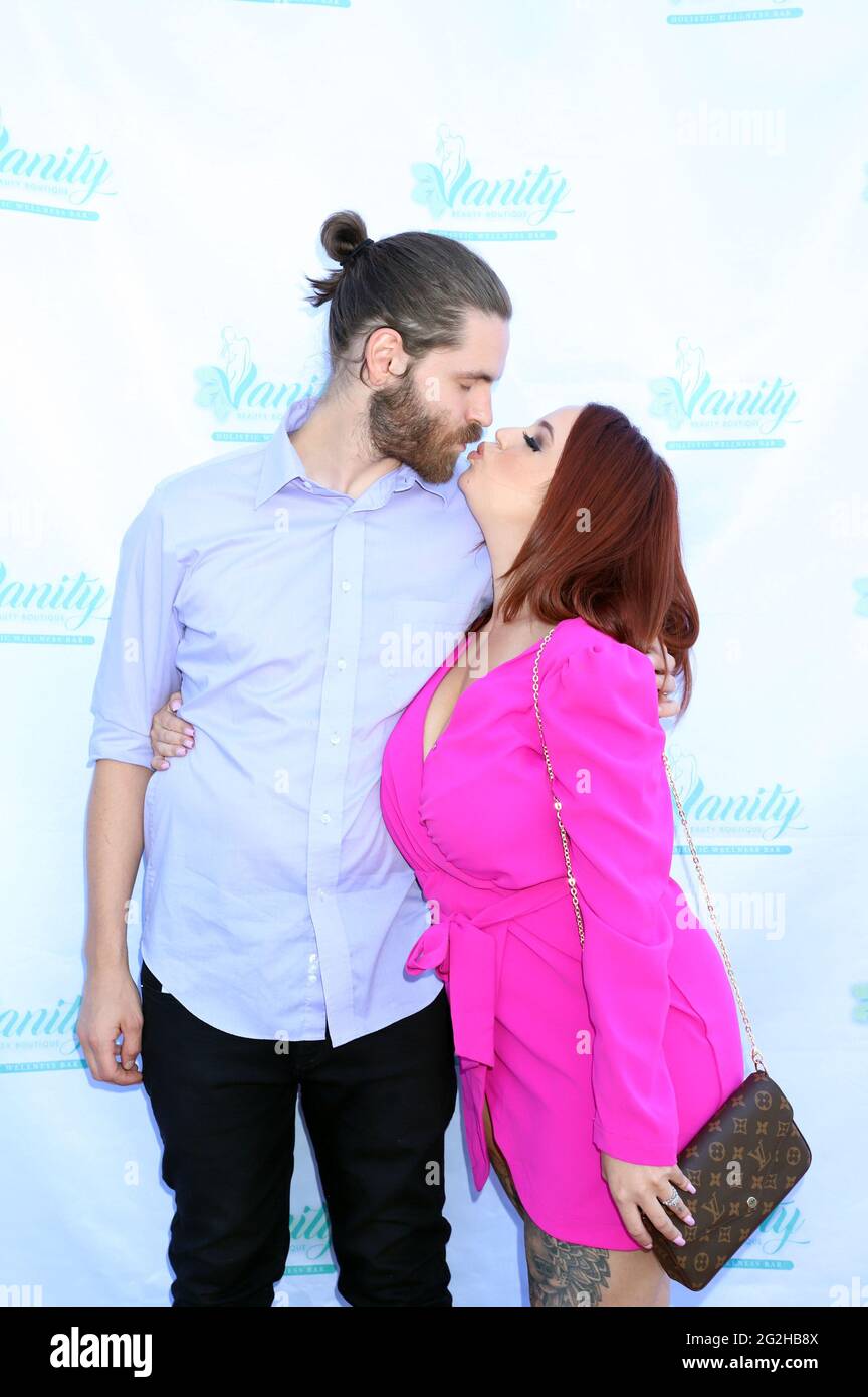 90 Day Fiance Star JESS CAROLINE Hosts Spa Grand Opening Vanity Beauty ...