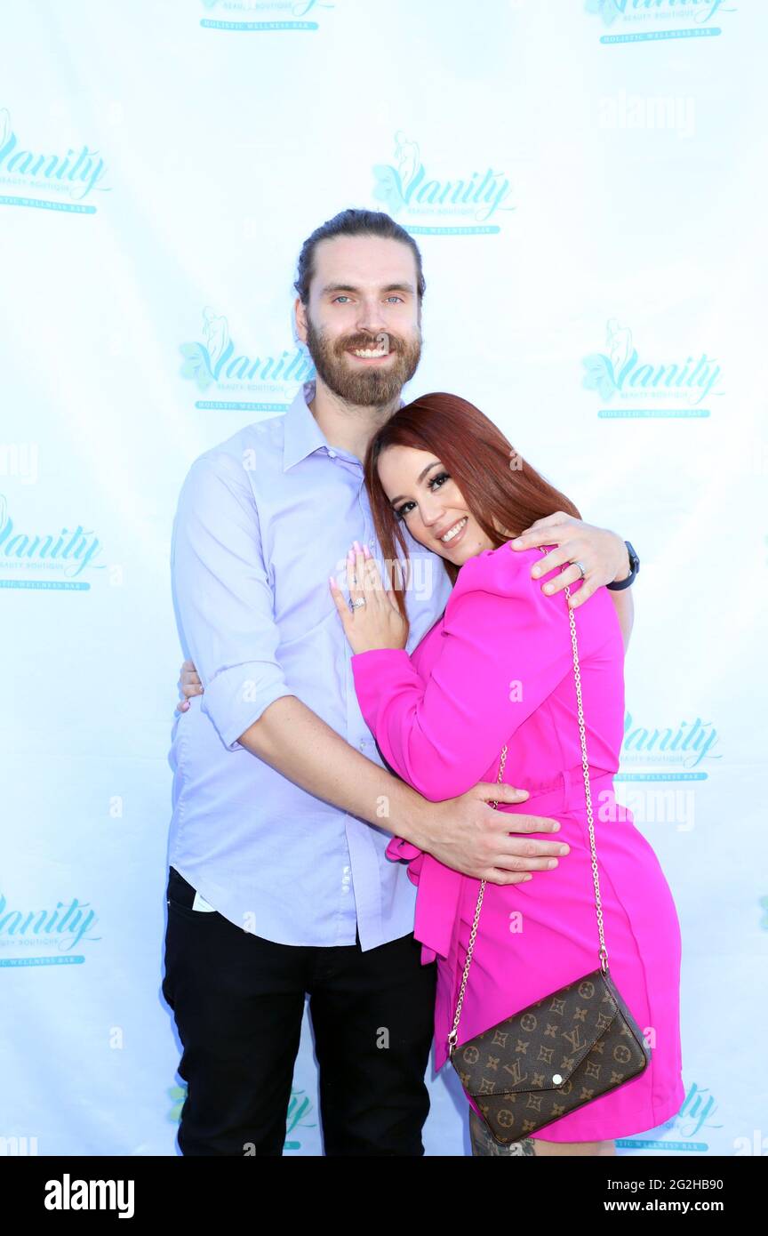 90 Day Fiance Star JESS CAROLINE Hosts Spa Grand Opening Vanity Beauty ...