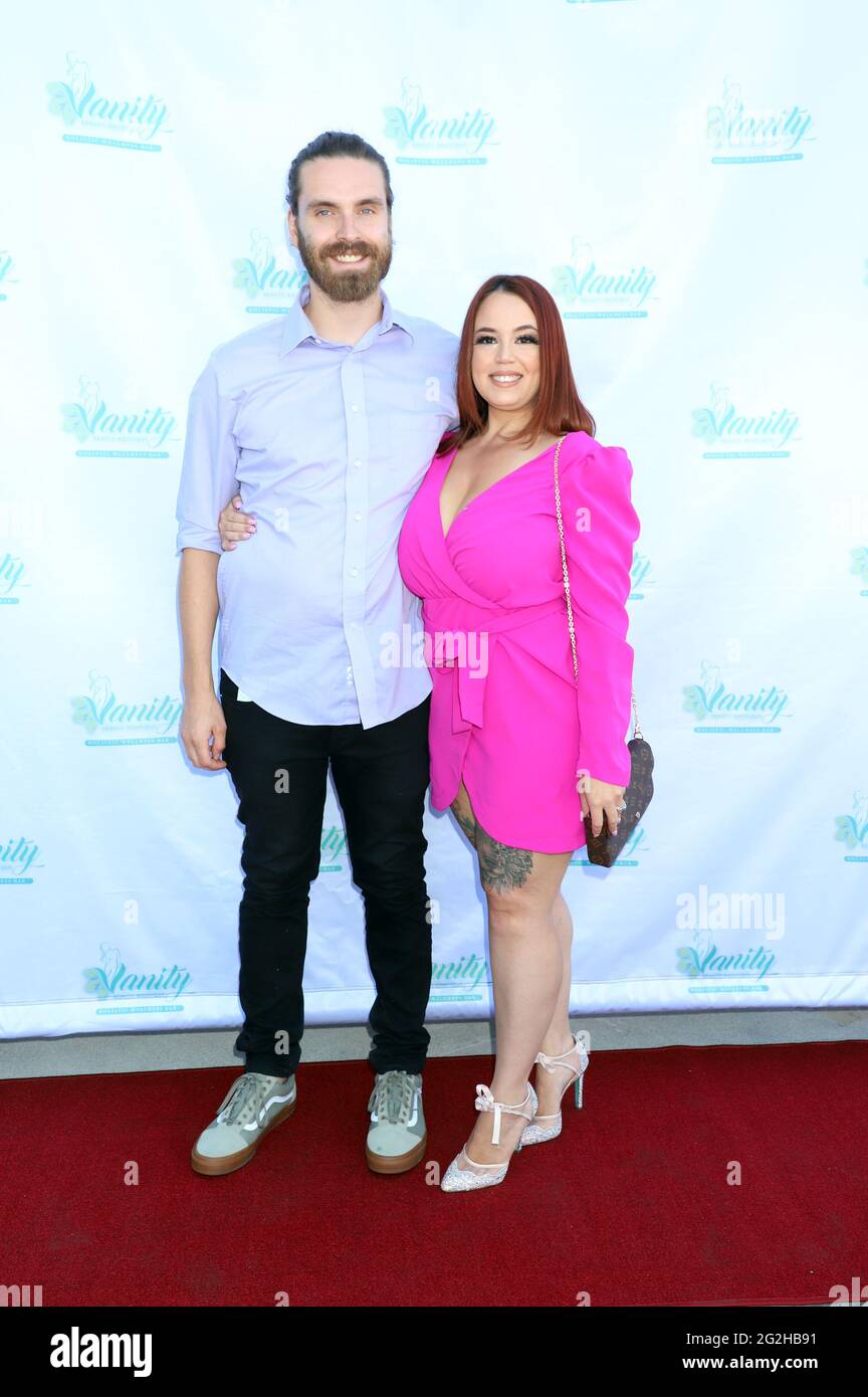 90 Day Fiance Star JESS CAROLINE Hosts Spa Grand Opening Vanity Beauty ...