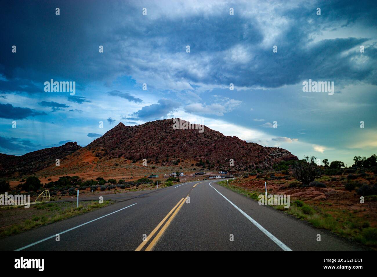 Spectacular view asphalt road hi-res stock photography and images - Alamy