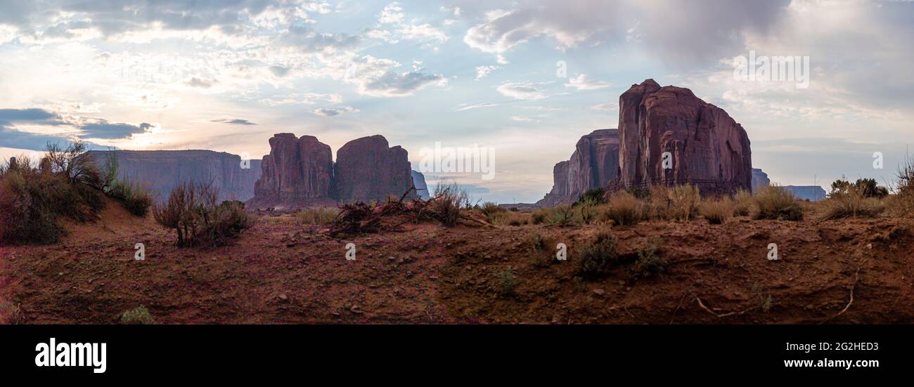 Classic view of Monument Valley near the Butte The Cube. Monument ...