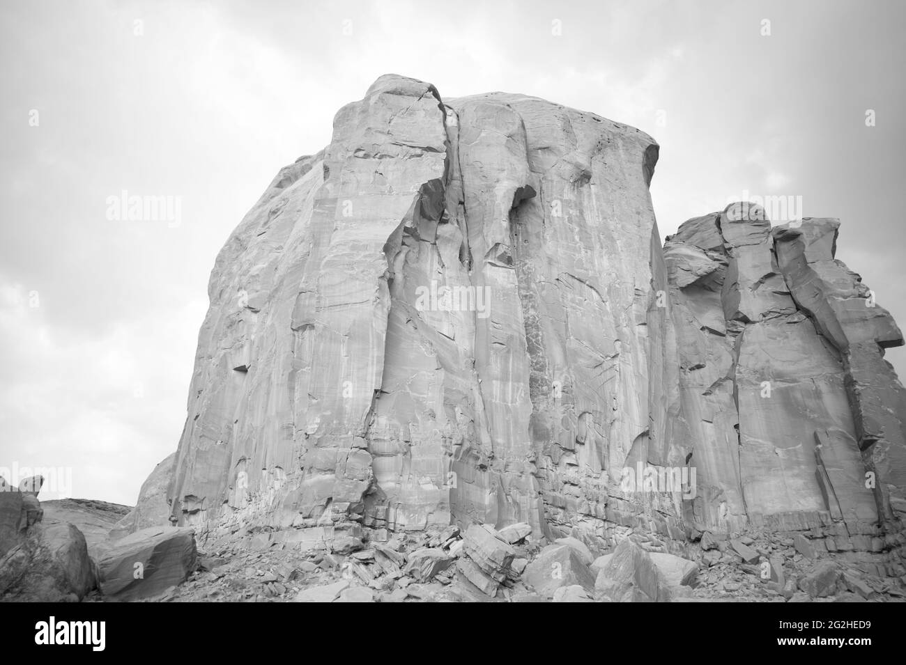 Classic view of Monument Valley near the Butte The Cube. Monument ...