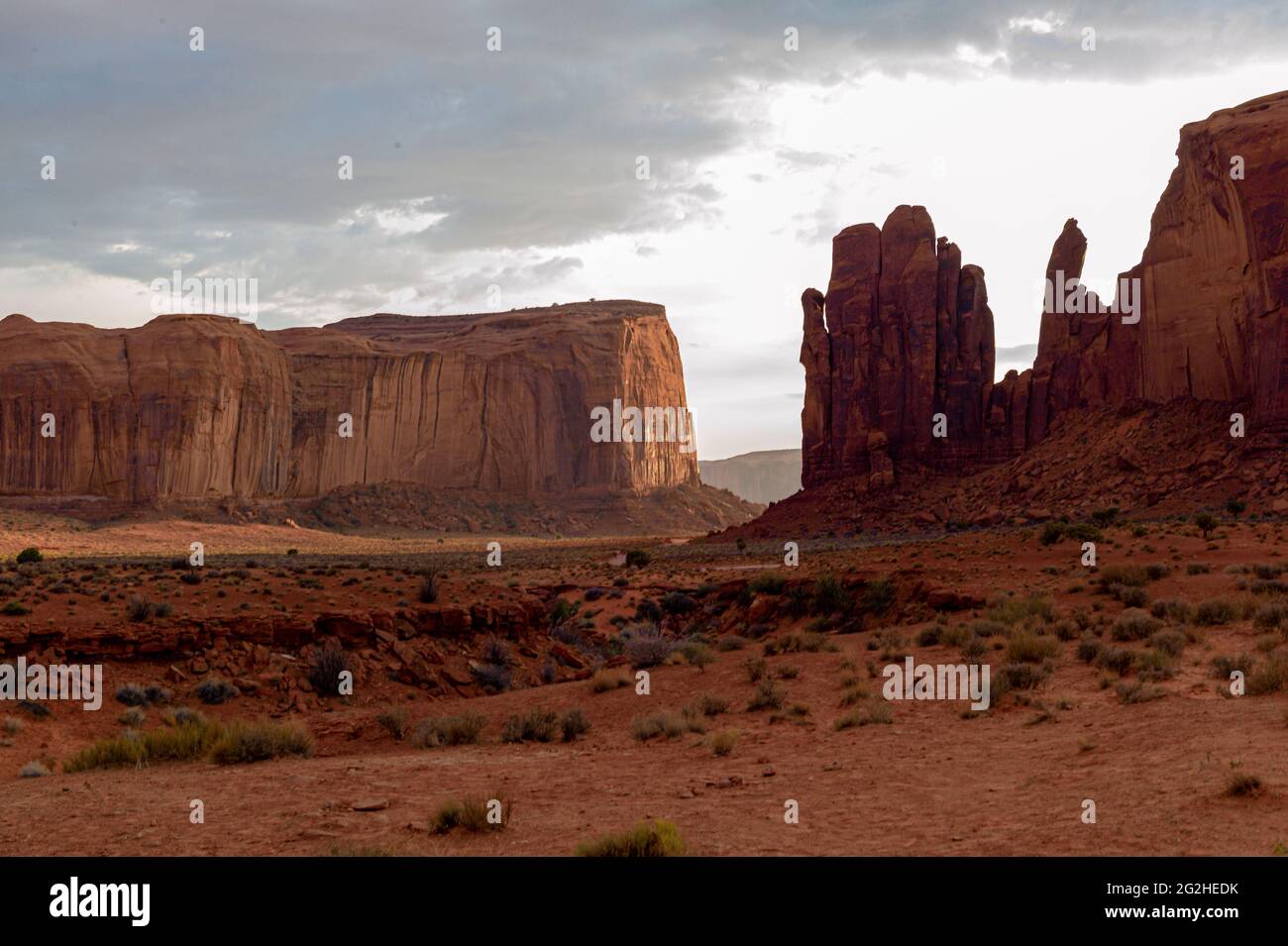 Classic view of Monument Valley near the Butte The Cube. Monument ...