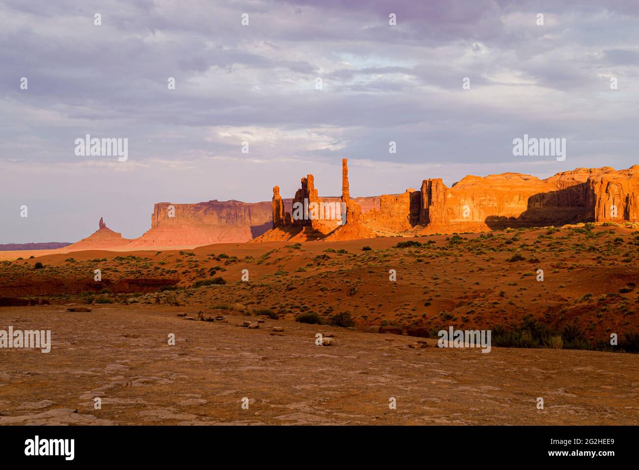 Classic view of Monument Valley near the Butte The Cube. Monument ...