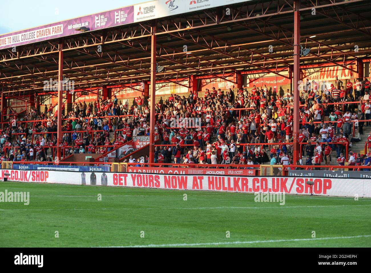 East stand fans hi-res stock photography and images - Alamy
