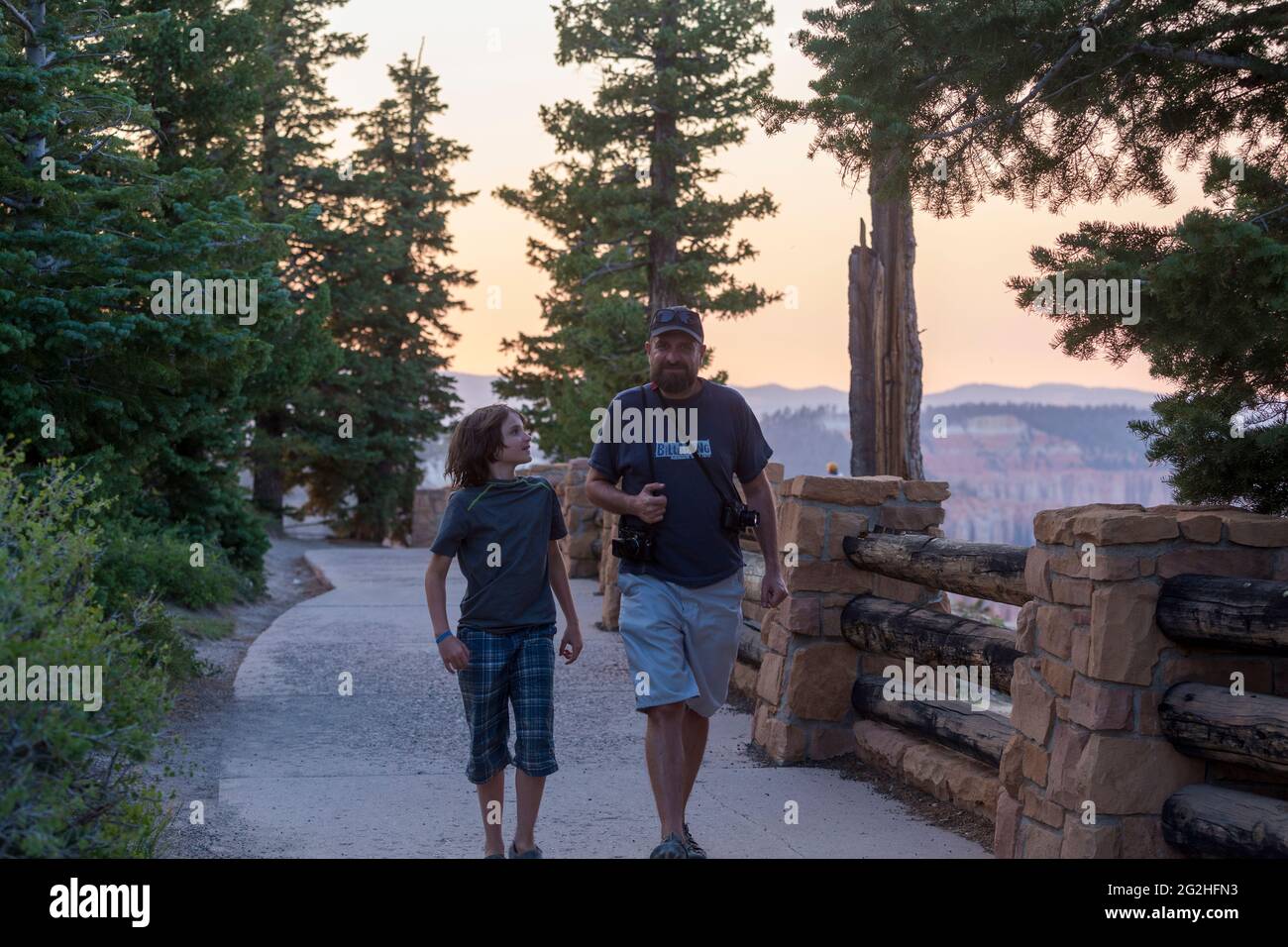 Rainbow Point - a National park peak with red & pink cliffs & rock ...