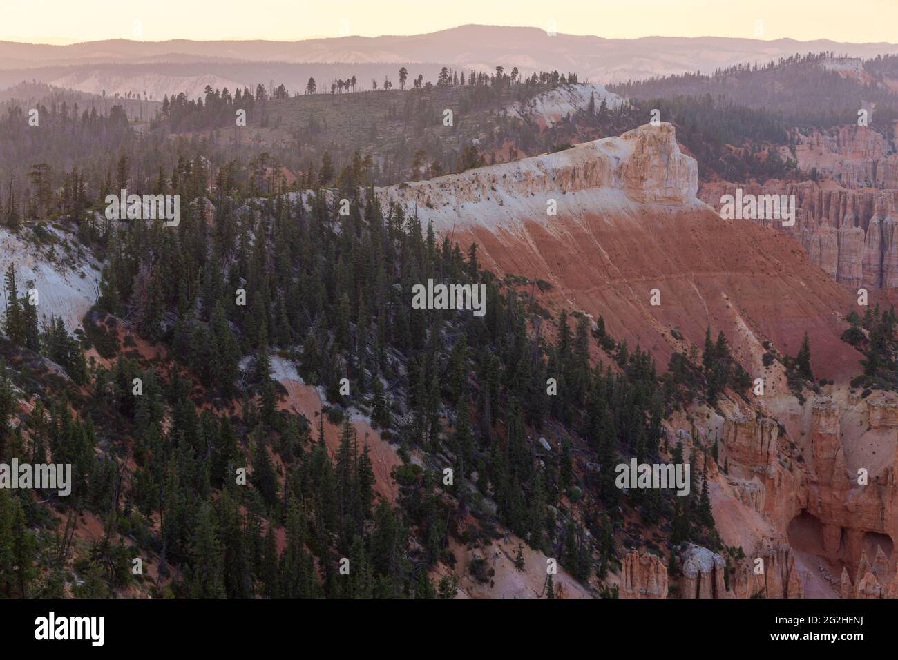 Rainbow Point - a National park peak with red & pink cliffs & rock ...