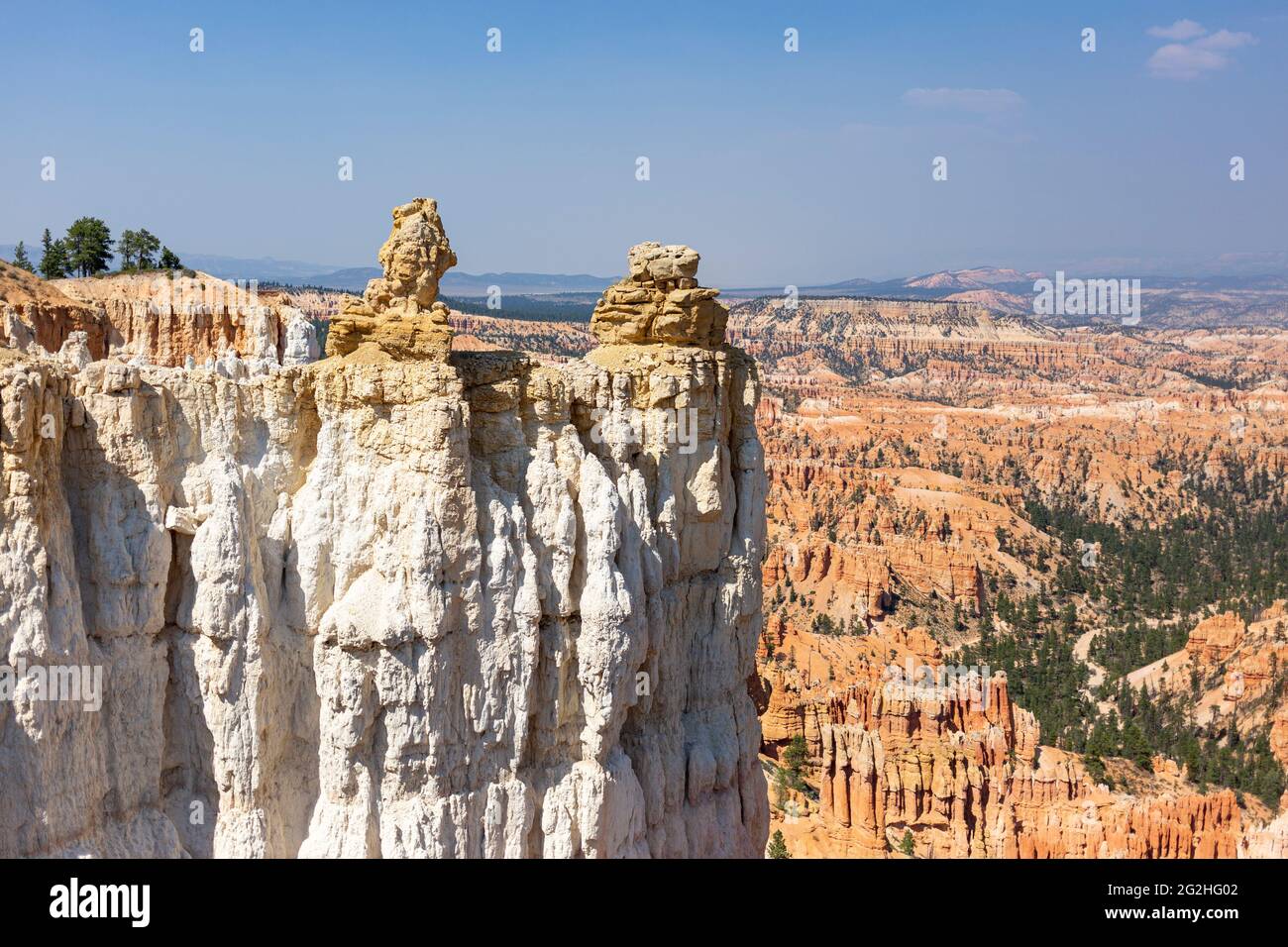 Liberty Castle - a cliff on the Rim-Trail in Bryce Canyon National Park ...