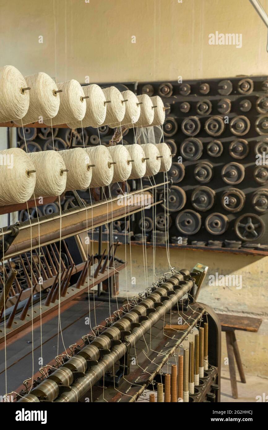 Twisting hi-res stock photography and images - Alamy