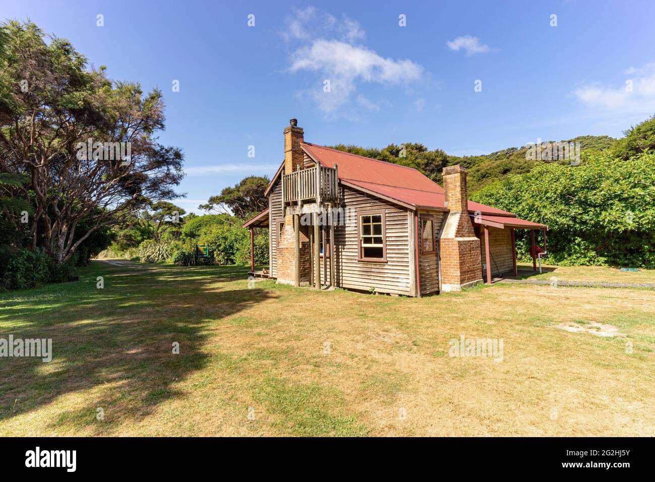 Whariwharangi Hut on the Abel Tasman Coast Track in Abel Tasman ...