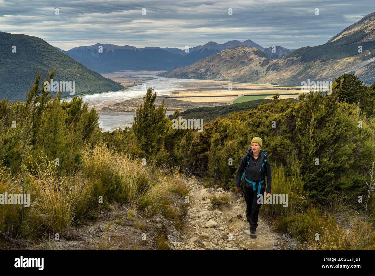 Hike to Bealey Spur Hut, a panoramic high altitude stroll on Arthurs ...