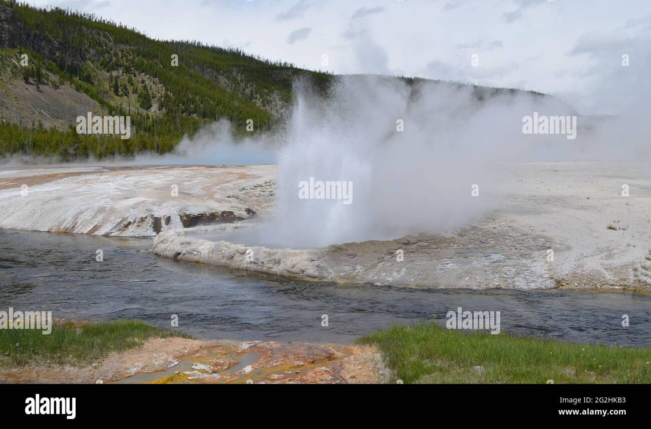 Cliff spring hi-res stock photography and images - Alamy