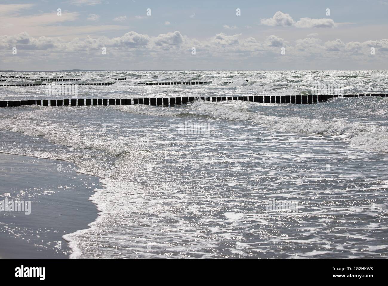 Coast groynes hi-res stock photography and images - Alamy