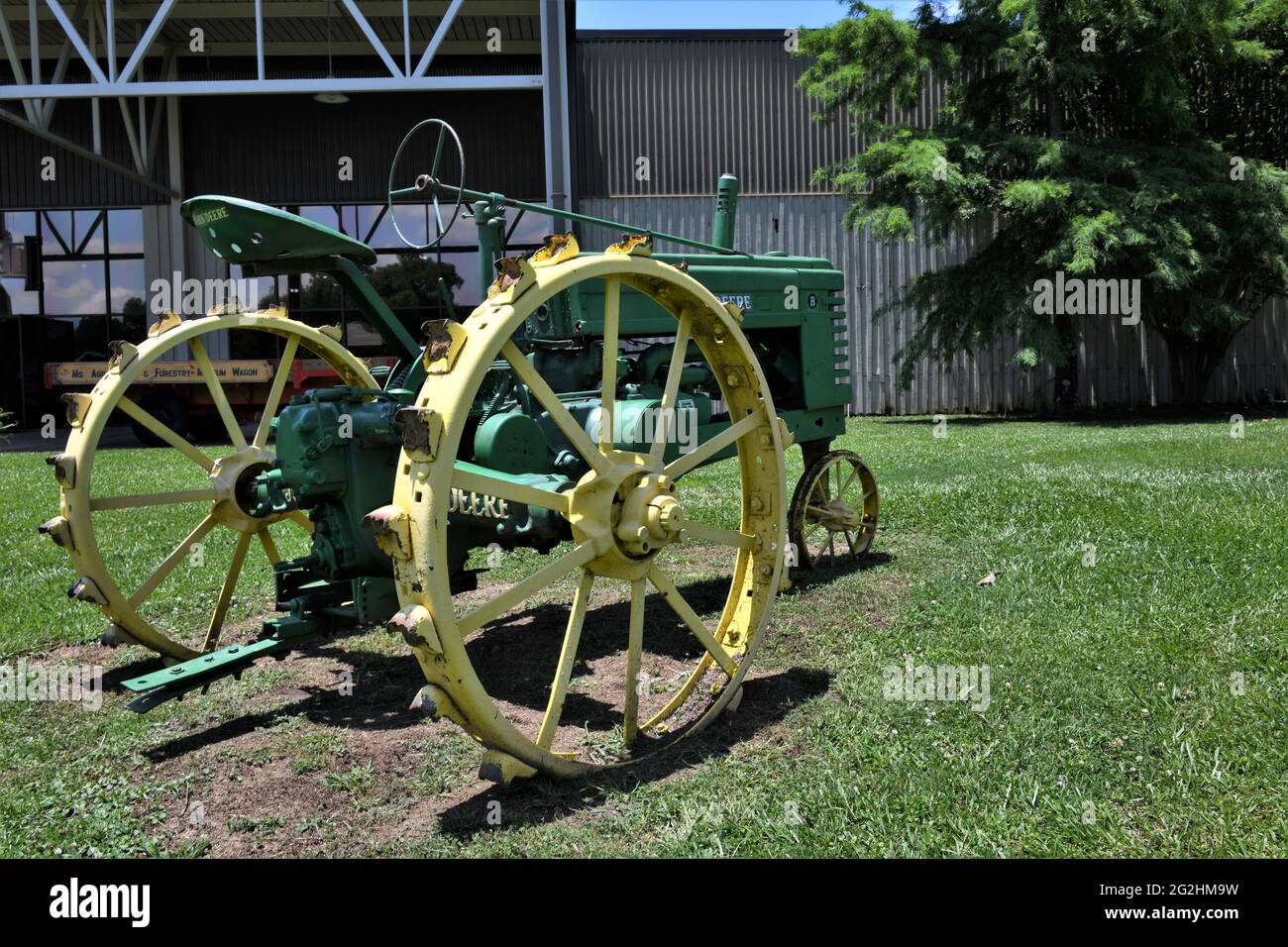 A John Deere model B tractor with steel wheels Stock Photo - Alamy