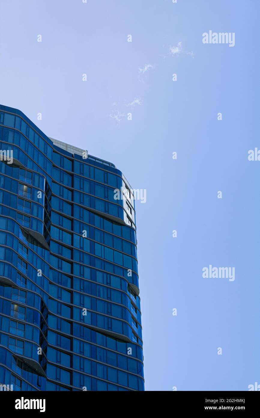 Angled pictures of a building mid-day in hawaii Stock Photo - Alamy