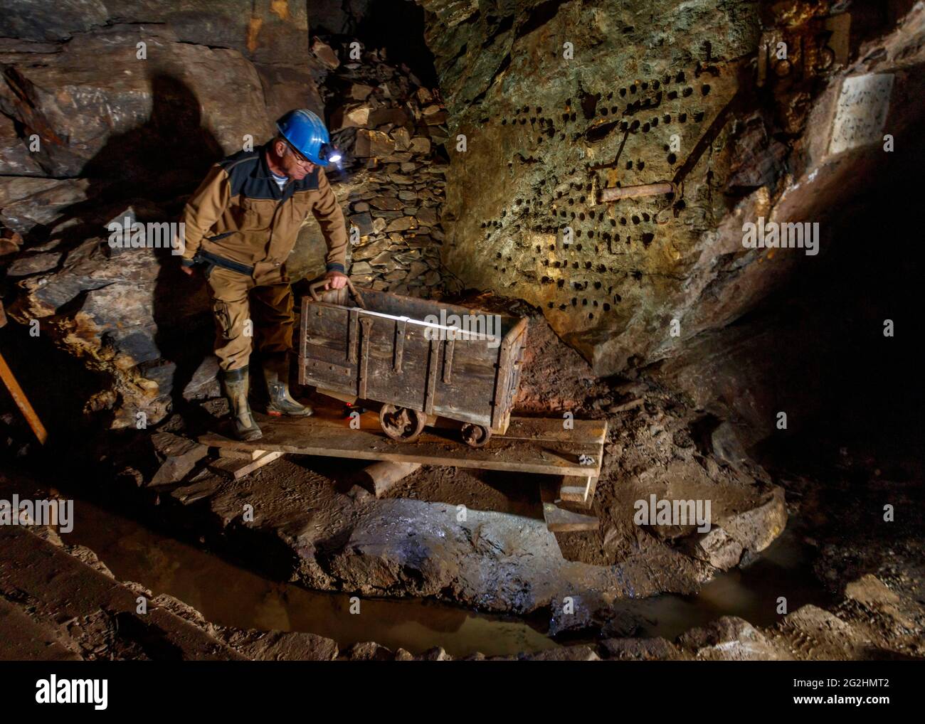 Mining structures hi-res stock photography and images - Alamy