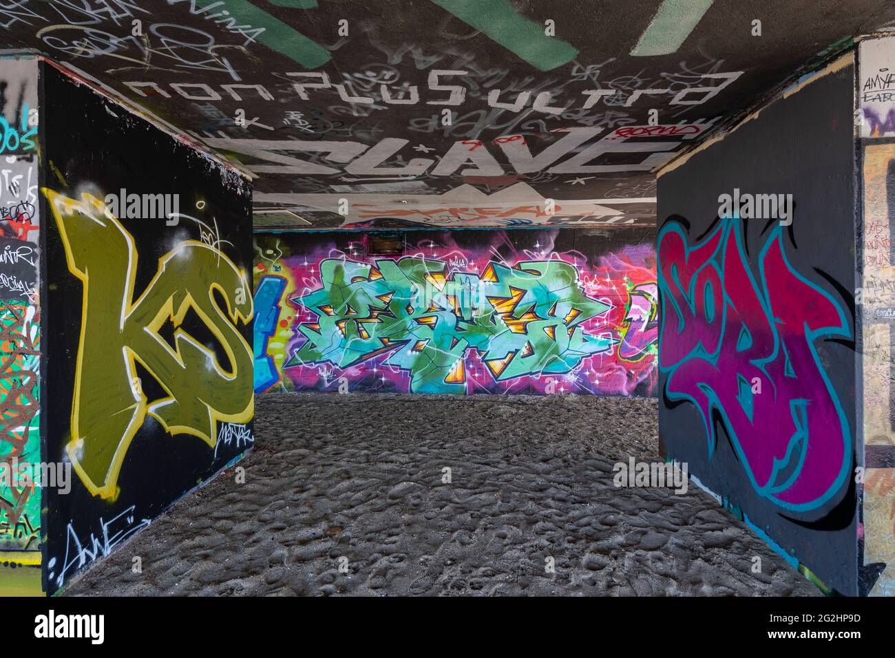 Graffiti under the swimming pool in Laboe Stock Photo - Alamy