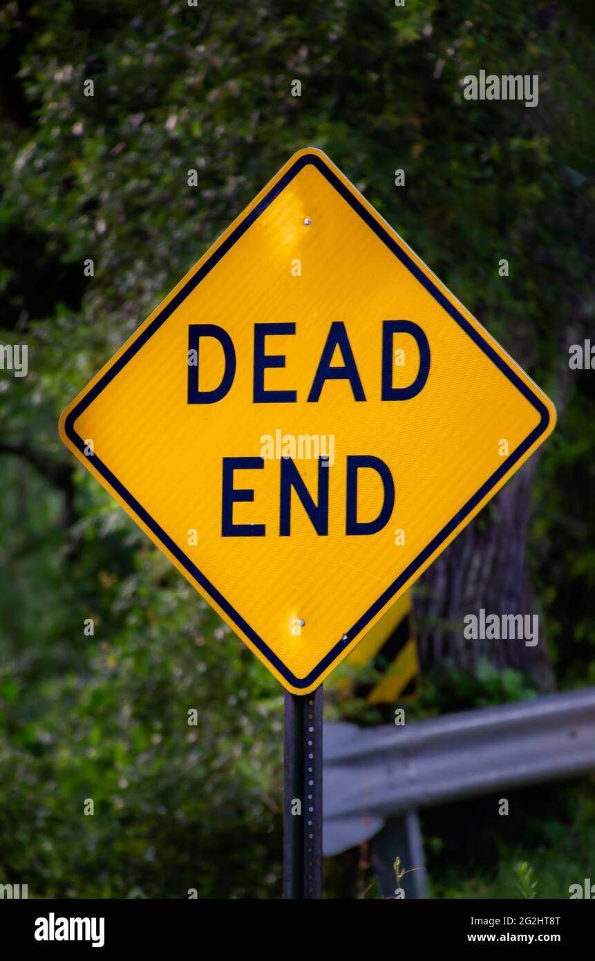 Dead end road traffic sign hi-res stock photography and images - Alamy