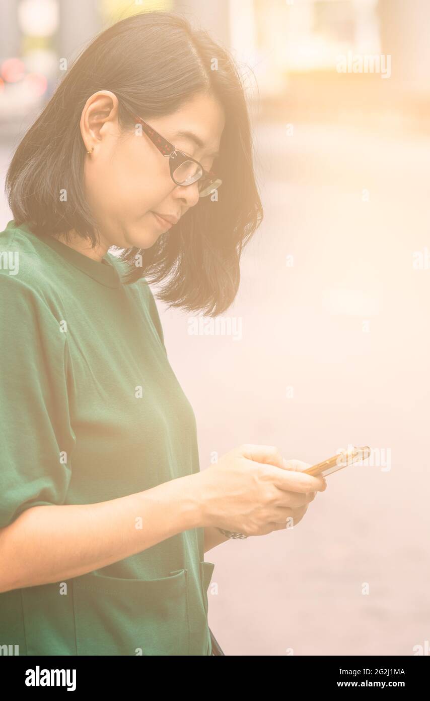 Side view beautiful chinese girl hi-res stock photography and images ...