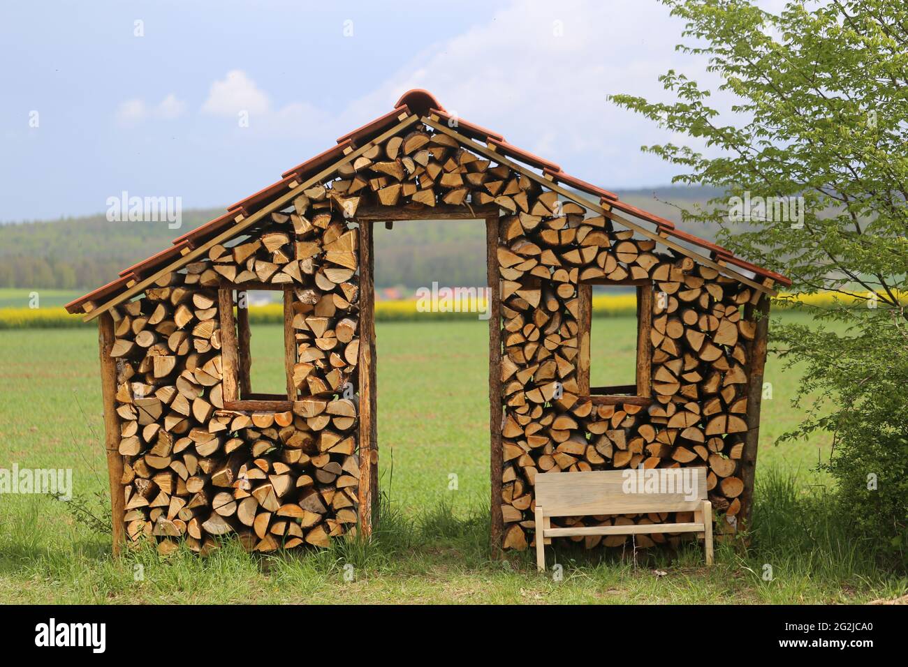 Firewood house hi-res stock photography and images - Alamy