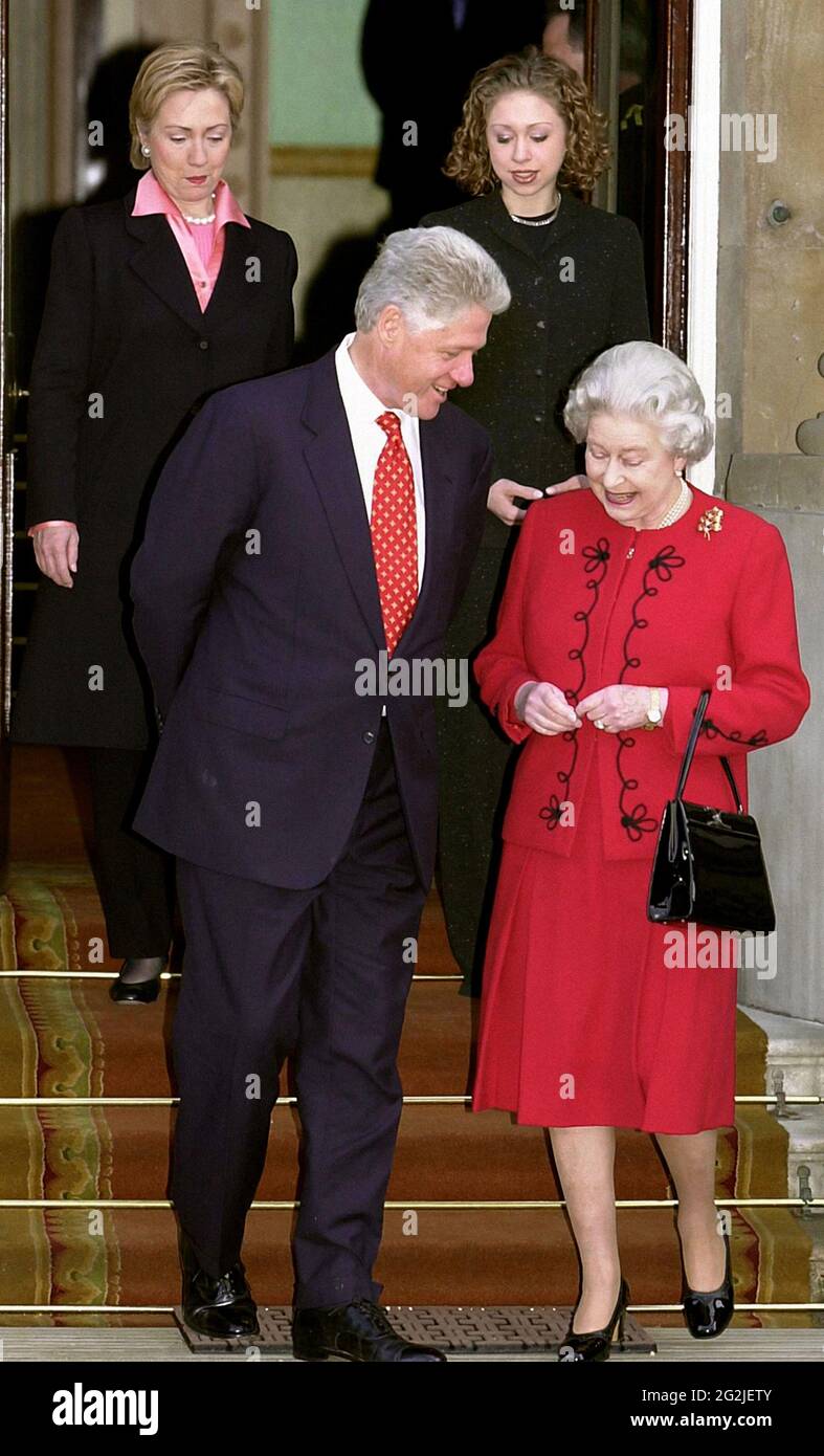 Queen elizabeth ii us president bill clinton buckingham palace hi-res ...