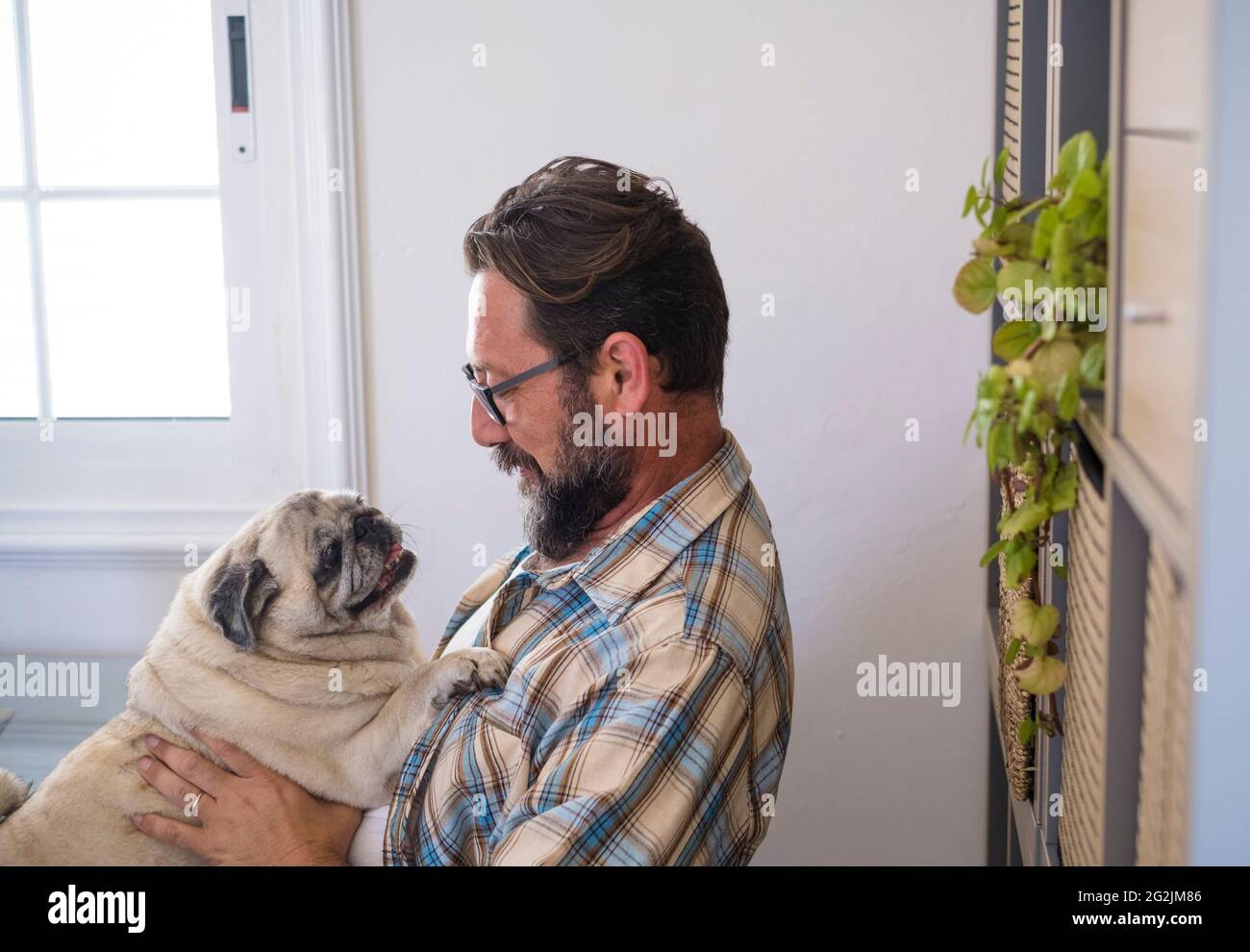 Man office hug hi-res stock photography and images - Alamy