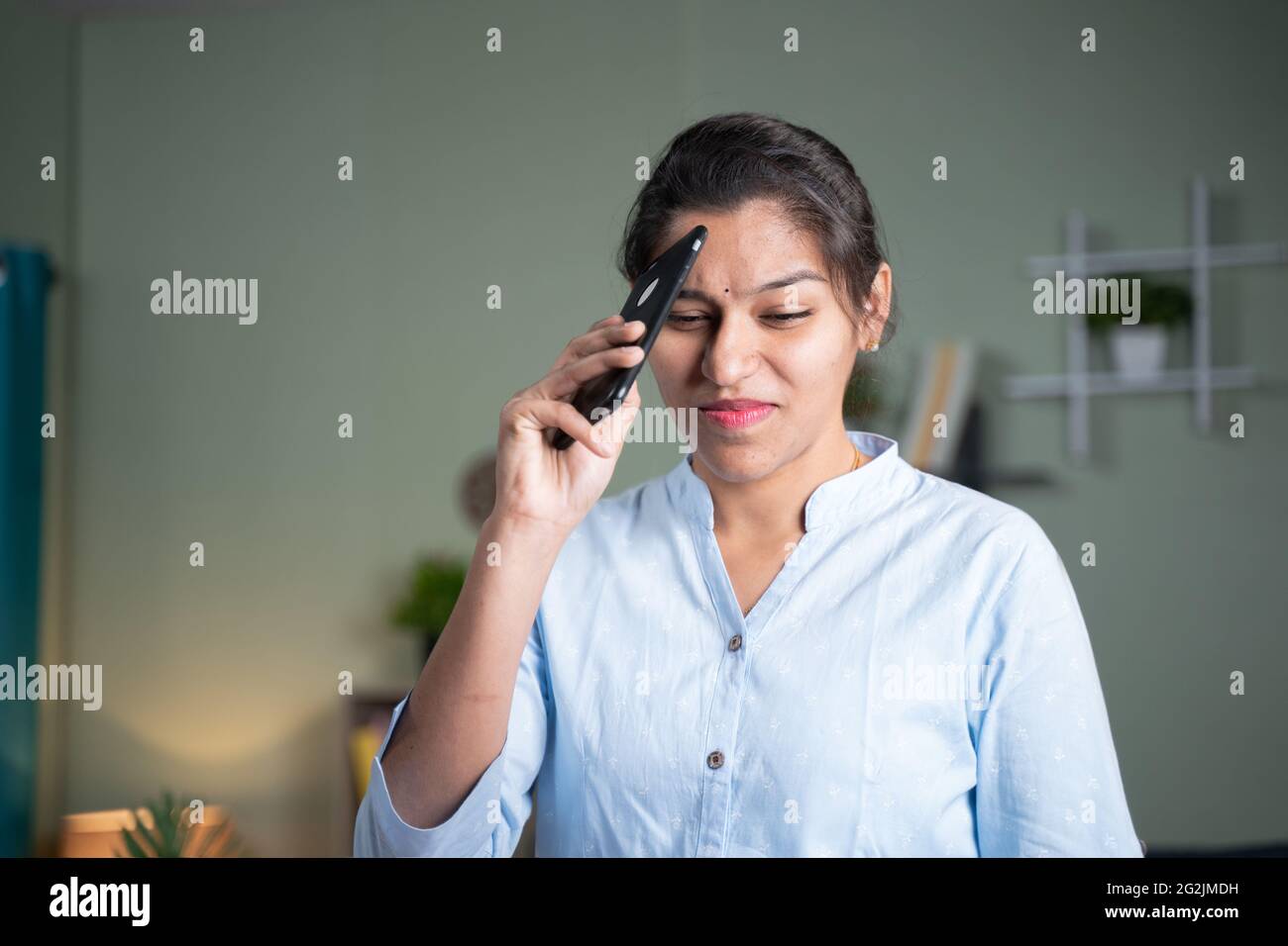 India woman facial expression negative hi-res stock photography and ...