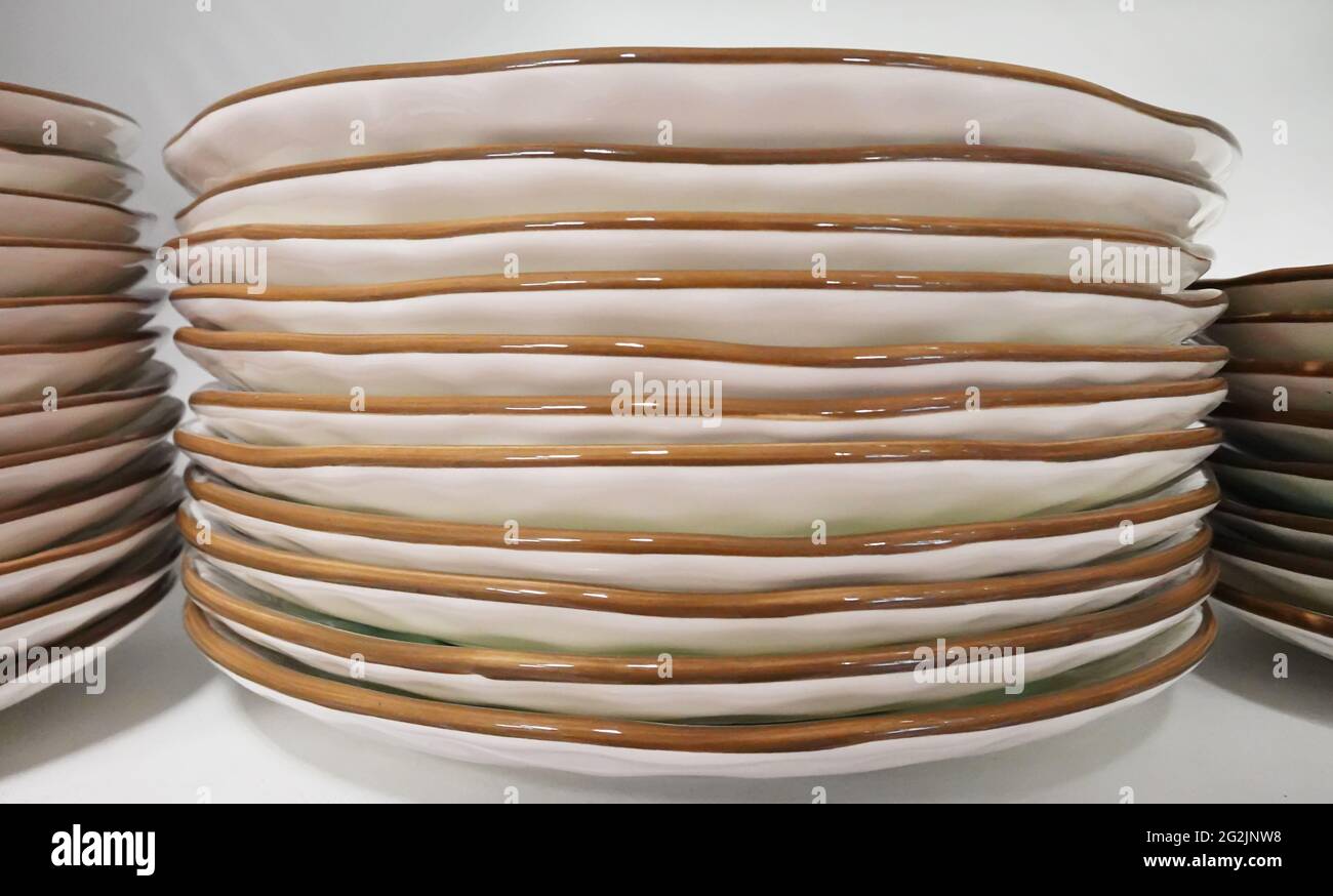Large stack of plates hi-res stock photography and images - Alamy