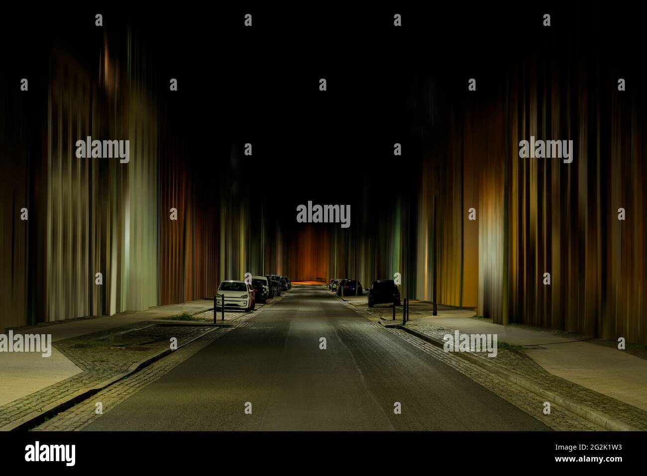 Distorted buildings hi-res stock photography and images - Alamy